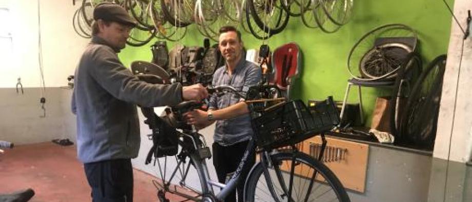 Groep Intro in het fietsatelier | Fedasil
